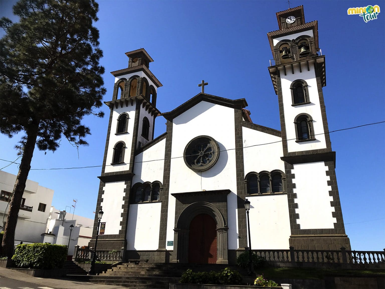 Qué ver en Moya, el pueblo colgado de un barranco - MiniOnTour